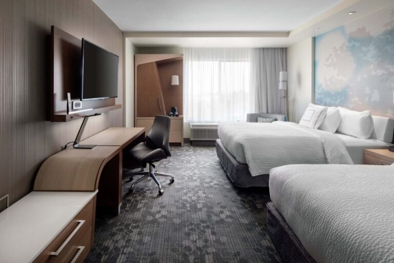 Courtyard by Marriott - EVstudio