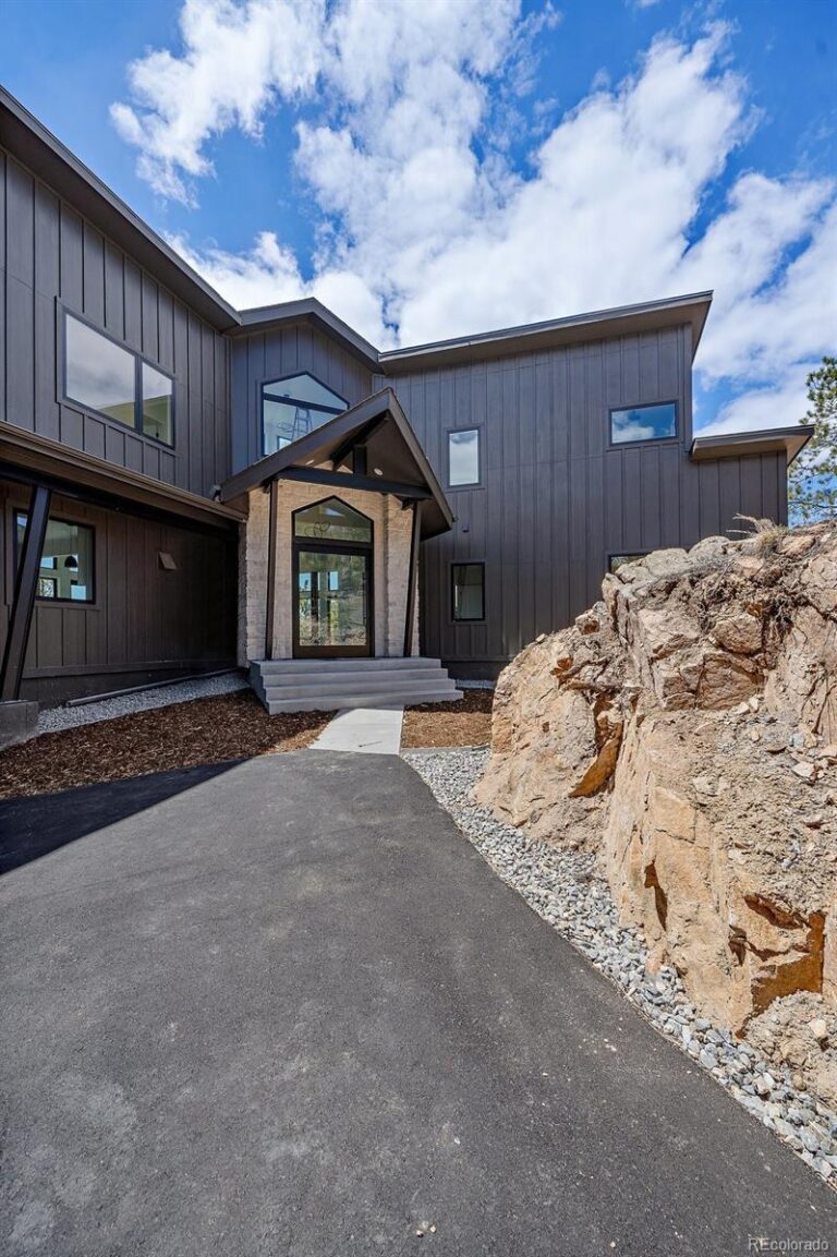 Gray Buck Trail, Conifer Spec House - EVstudio